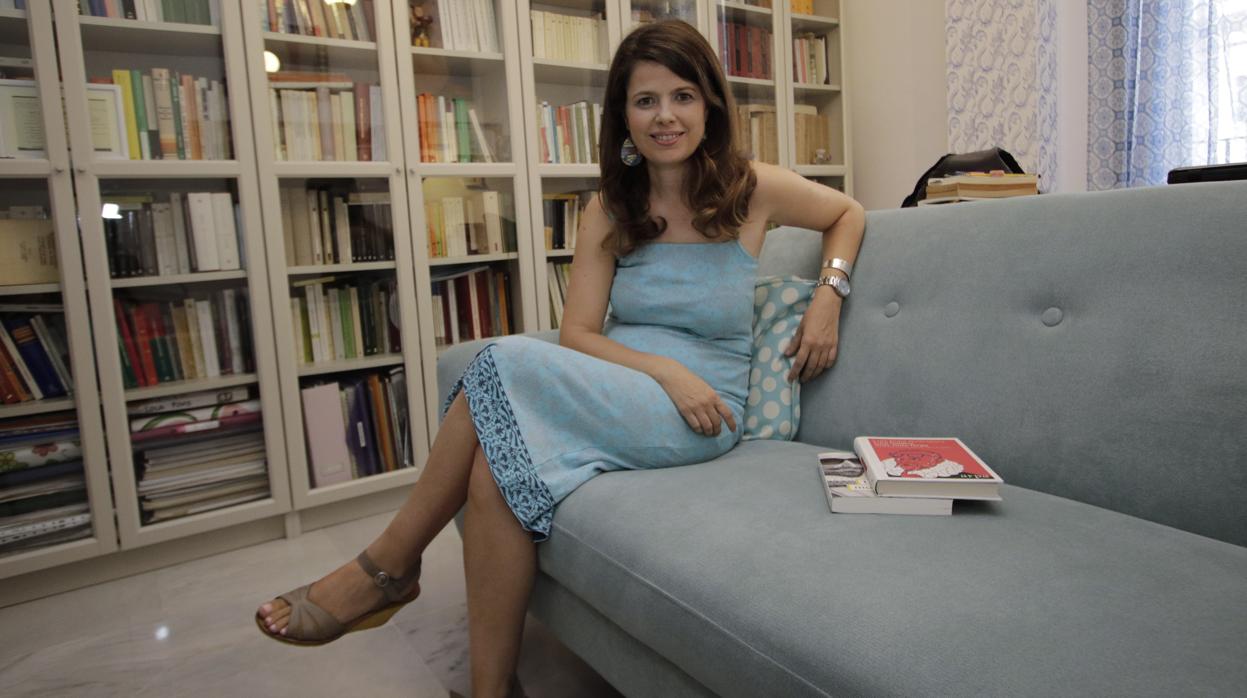 Lola Pons: «A los sevillanos que sacan hablando en los telediarios los buscan a propósito»